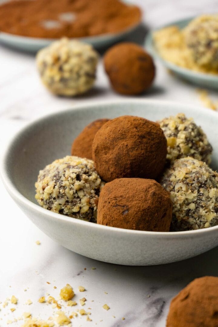 Easy homemade chocolate truffles - Sugar Pursuit