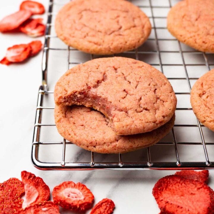 Strawberry cookies - Sugar Pursuit