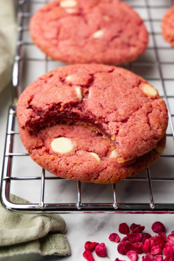 Raspberry cookies - Sugar Pursuit