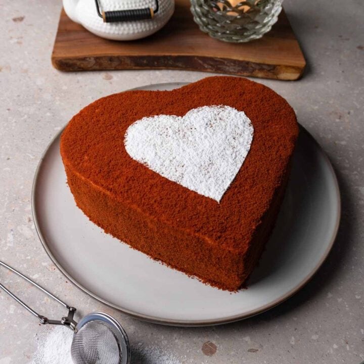 Heart shaped cake - Sugar Pursuit