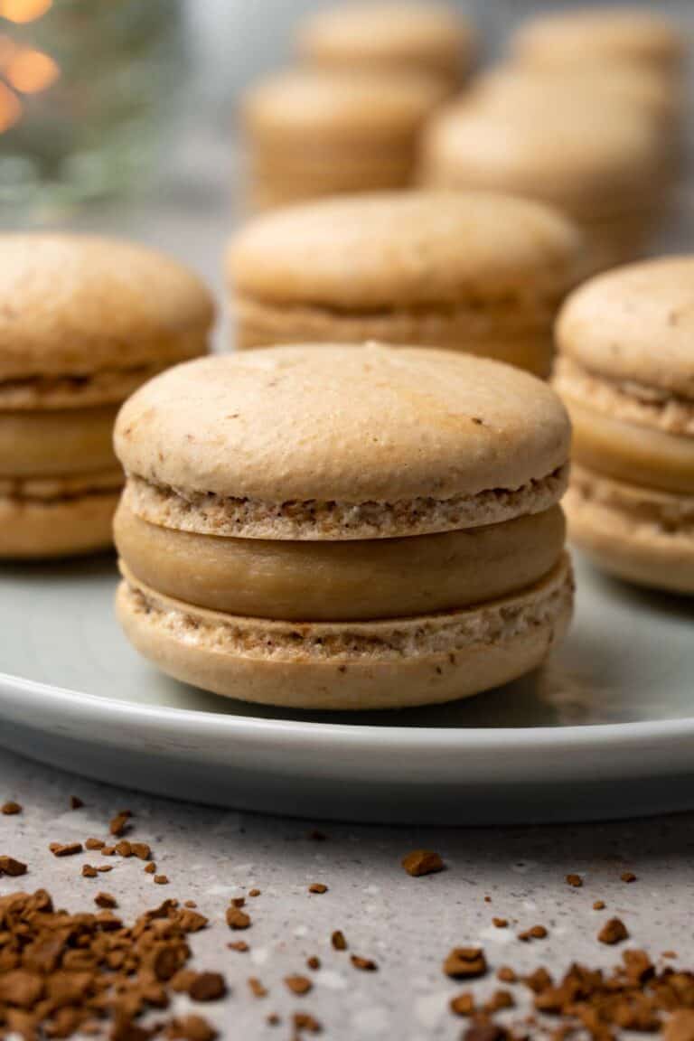 Coffee macarons - Sugar Pursuit