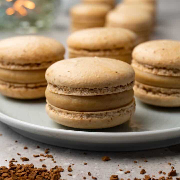 Coffee macarons - Sugar Pursuit